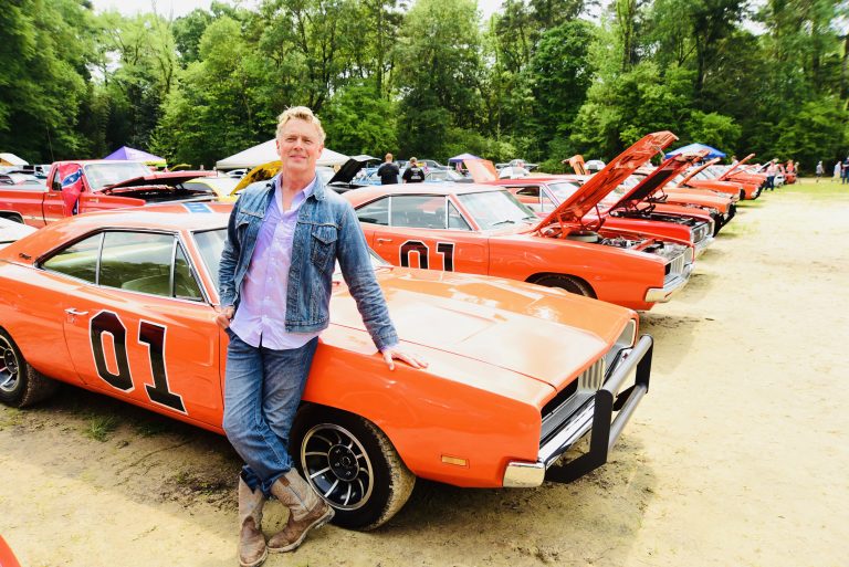 JUMPING THE GENERAL LEE: AN INTERVIEW WITH JOHN SCHNEIDER – LoveIsPop