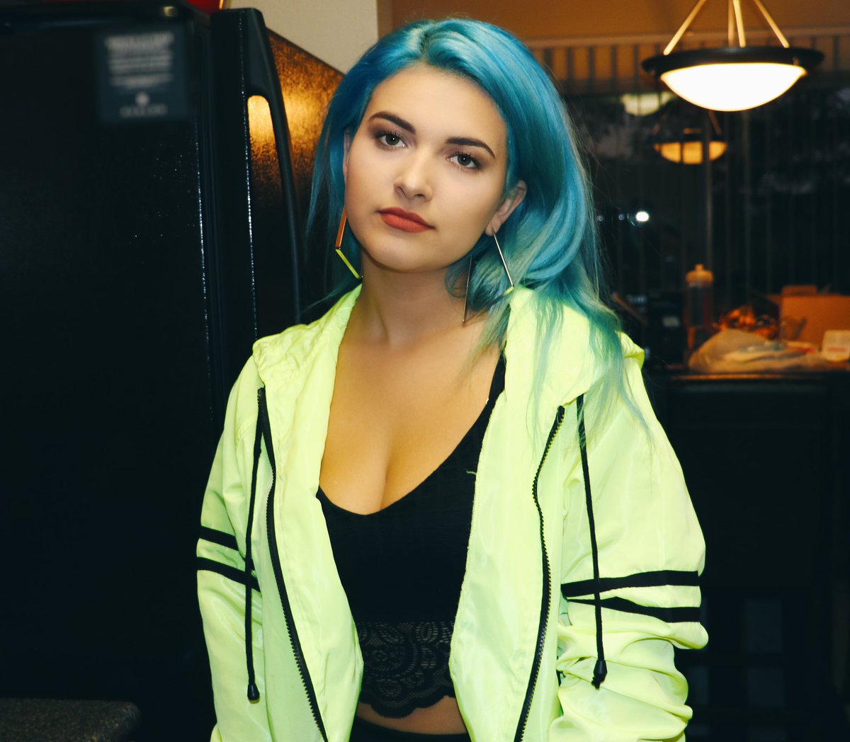 PREMIERE / INTERVIEW: KATRINA STUART’S BLUE ROSES – LoveIsPop